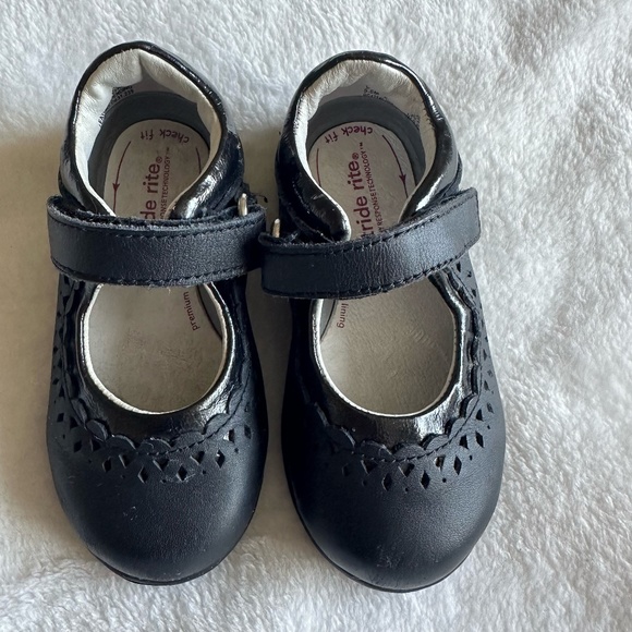 Stride Rite | Shoes | Stride Rite Black Leather Srt Cora Mary Jane ...